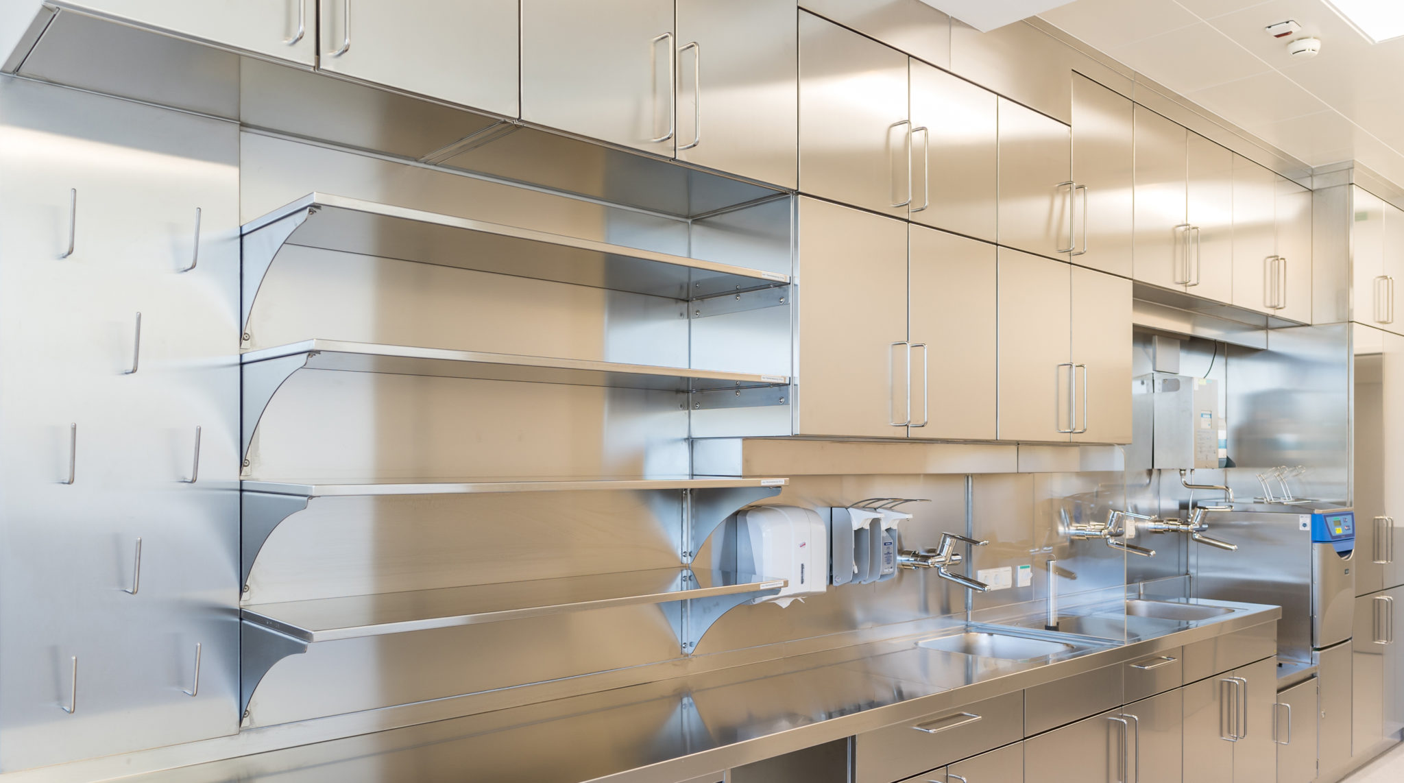 Kiefer technic - Einrichtungen für Krankenhäuser und GMP-Reinräume